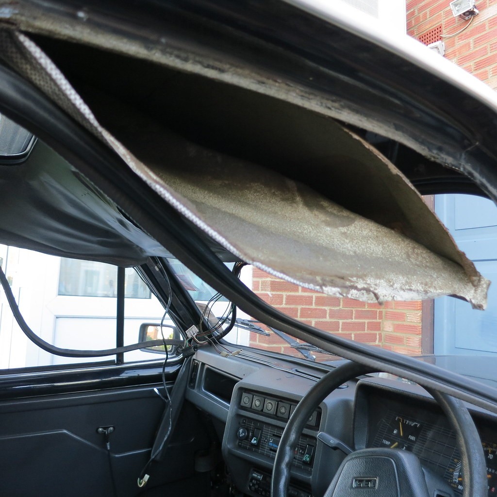 Tips to Find the Best Car Roof Lining Repair Service | Wariat